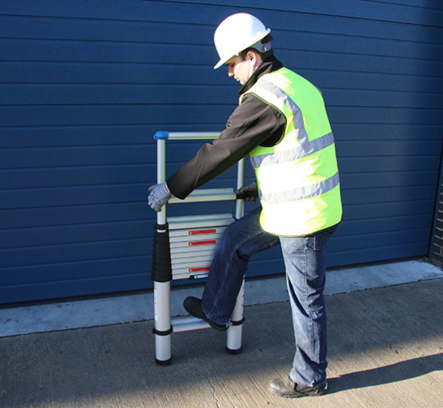 Zarges Telemaster Telescopic Ladder - laddersandmore.co.uk